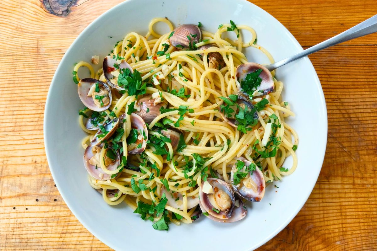 Coastal Italian Cuisine: Pasta alla Vongole Recipe